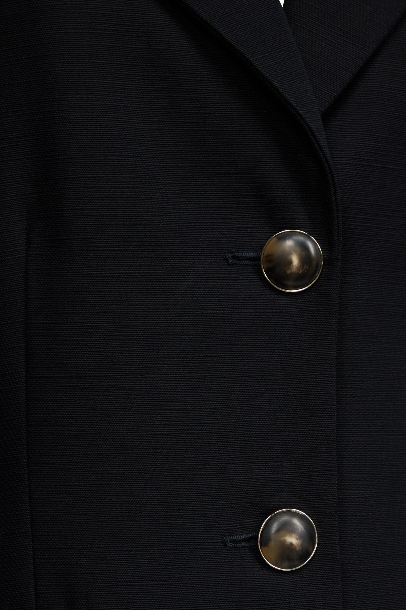 Veste cintrée noire avec détails boutons – DESTREE